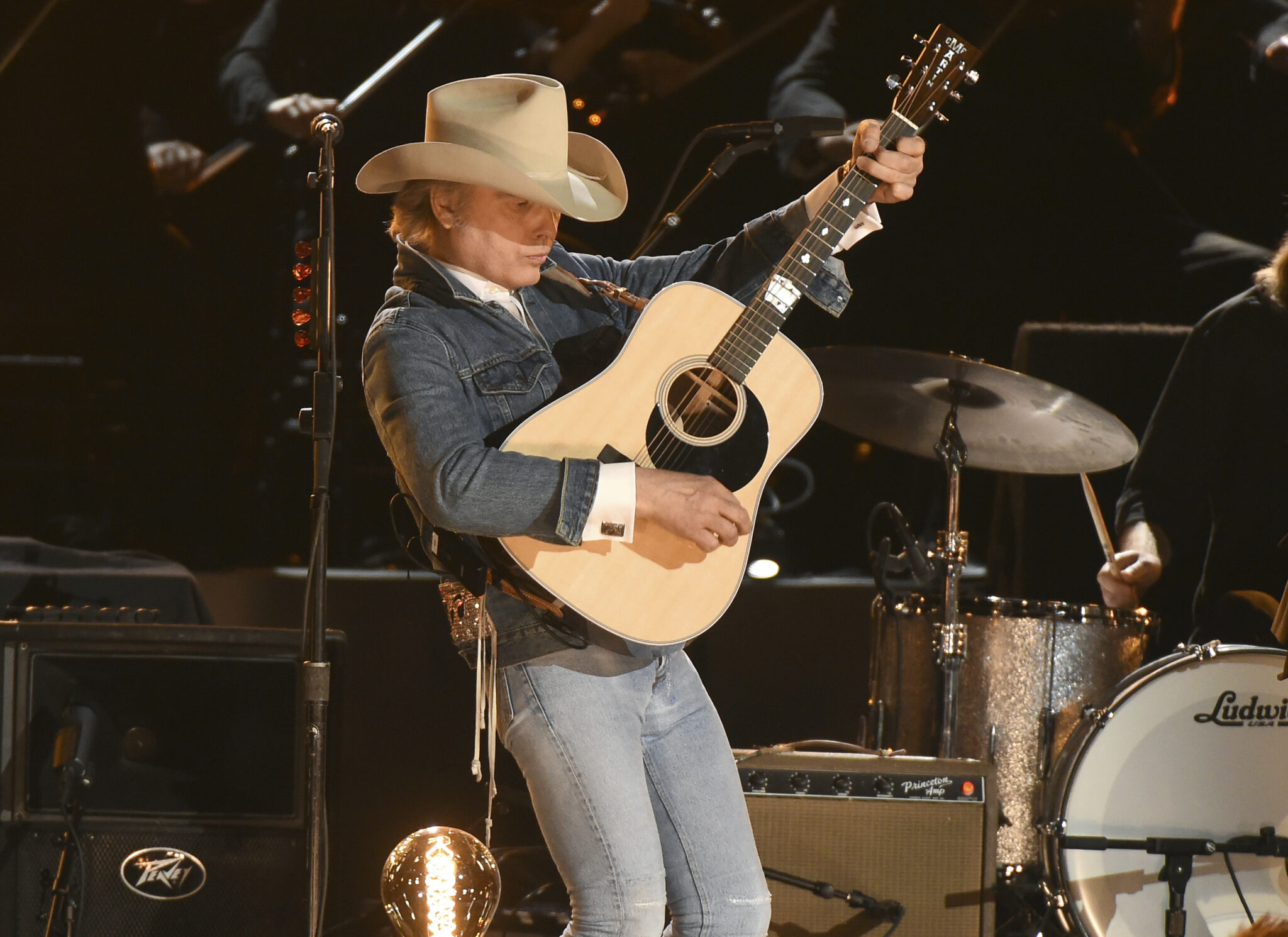 Country legend’s historic return to L.A. venue for a good cause | Local ...